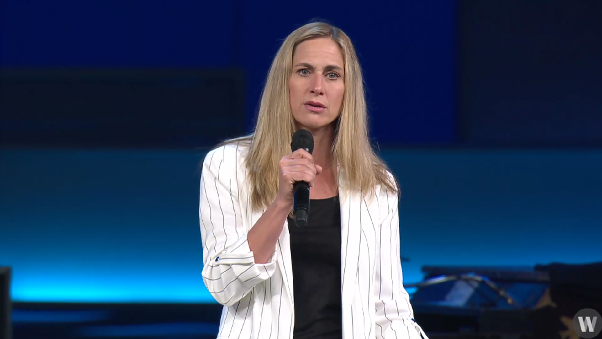 Kompletter Willow-Ältestenkreis und leitende Pastorin Heather Larson ...