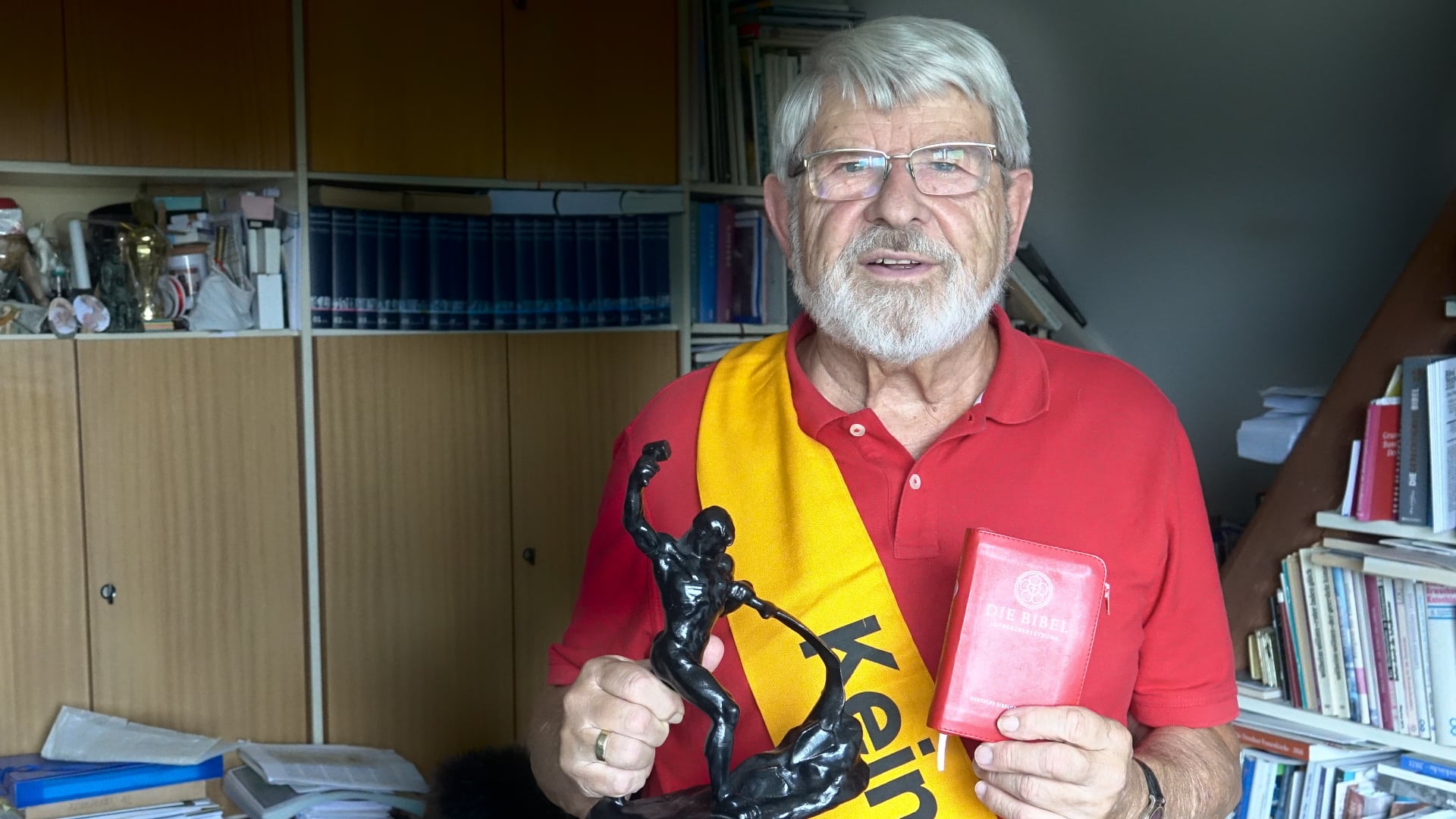 „Schwerter zu Pflugscharen“: ein Friedenssymbol schreibt Geschichte