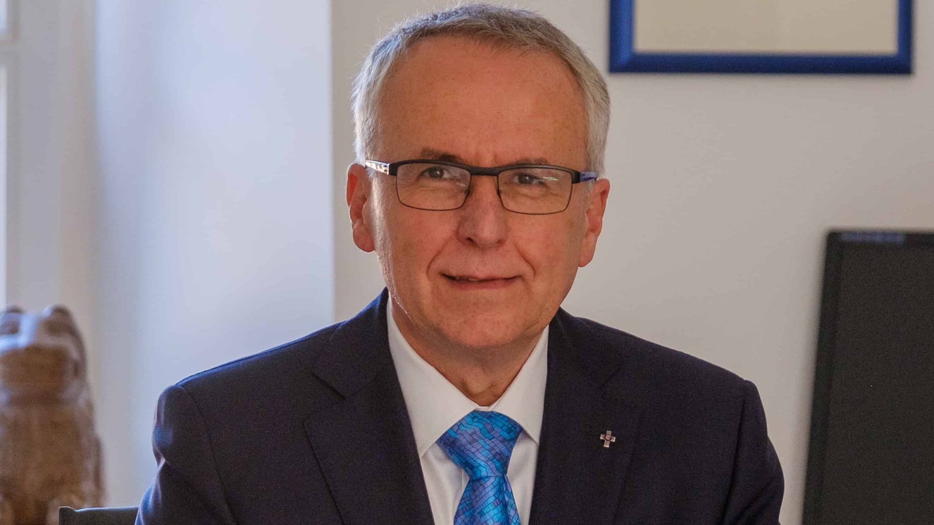 Theologe Hahn: Kirchen sollten sich in Debatte um ARD und ZDF äußern Theologe Hahn: Kirchen sollten sich in Debatte um ARD und ZDF äußern